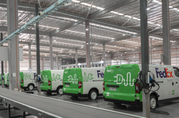 Chile: FedEx presenta primeros vehículos eléctricos en alianza con ...