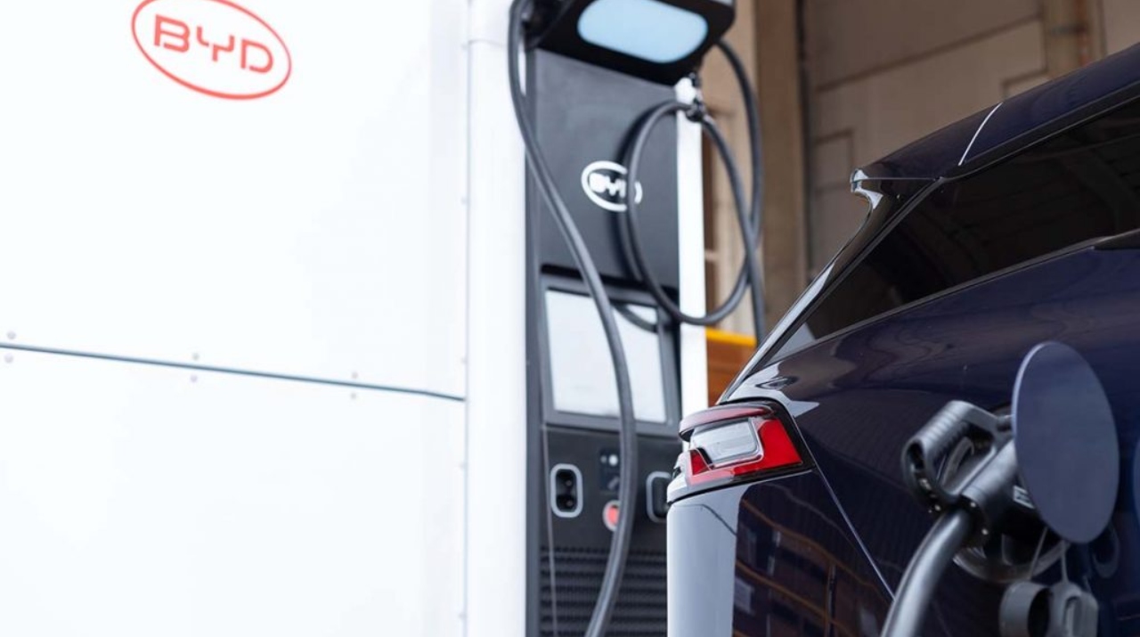 BYD Signs Agreement with Raízen Power to Deploy 600 Fast Chargers in ...