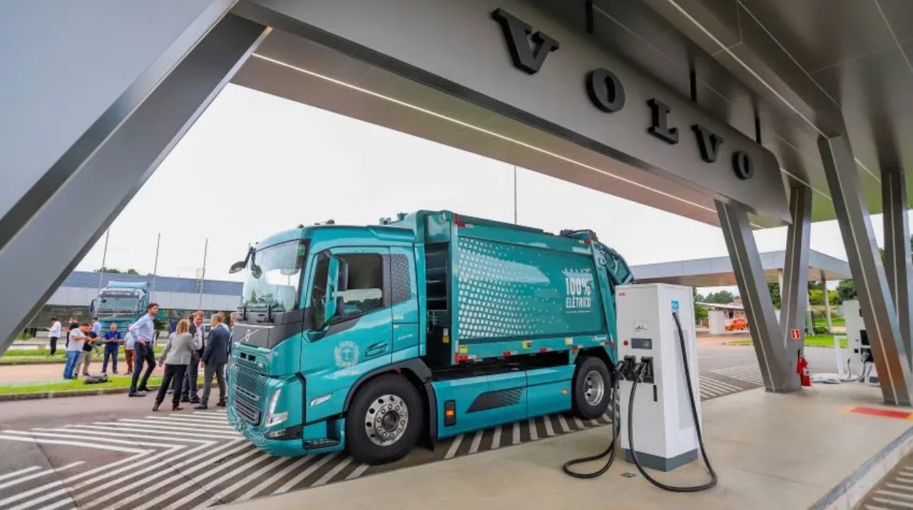 Curitiba refuerza el servicio de limpieza de la ciudad con camión ...