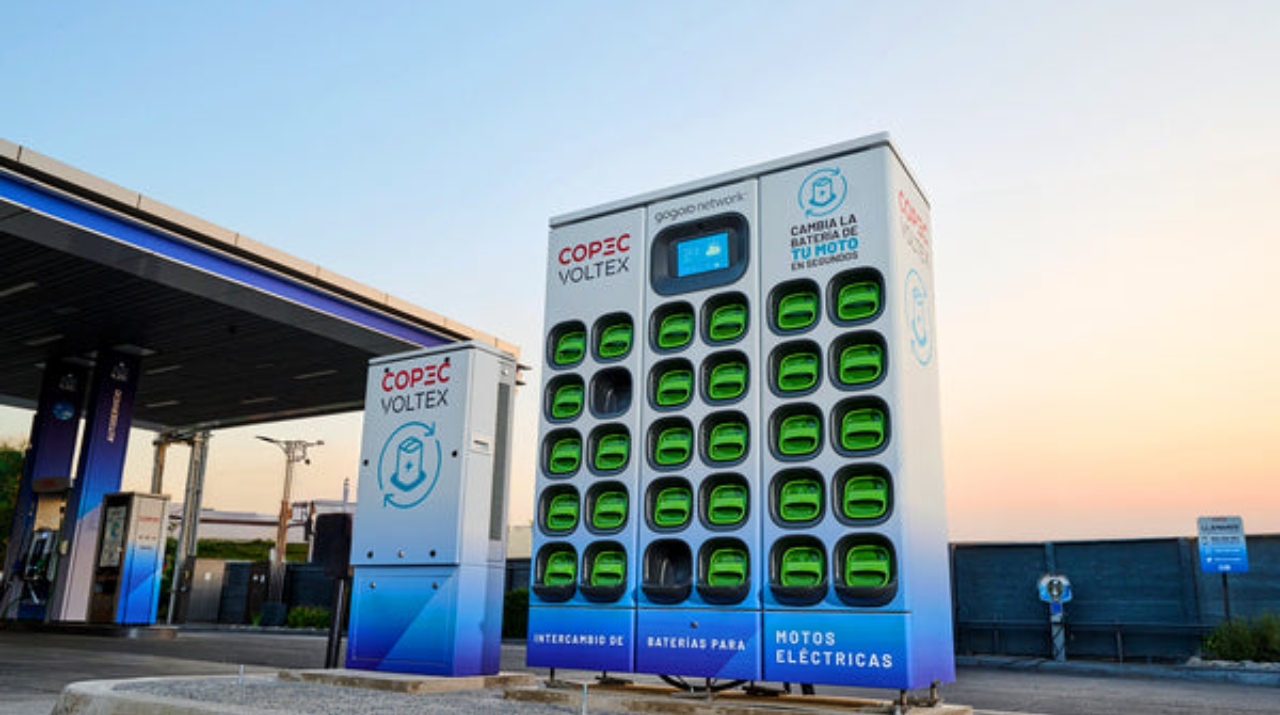 Primer sistema de intercambio de baterías para motos eléctricas llega a ...
